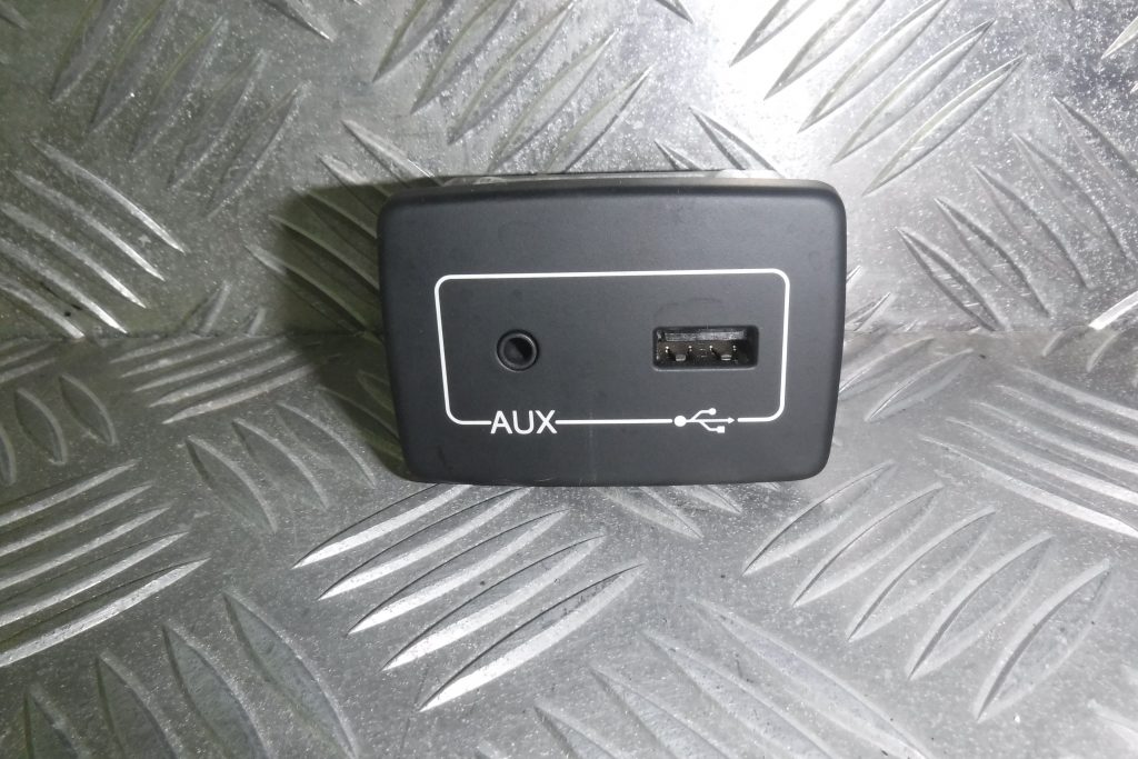 DUCATO BOXER RELAY AUX / USB SWITCH – OFF 2016 VAN – Van Services Ltd