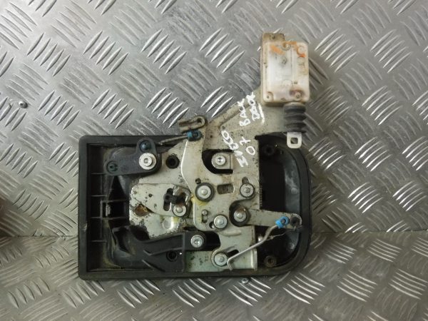 IVECO DAILY REAR DOOR HANDLE – FITS 2000-12 – Van Services Ltd