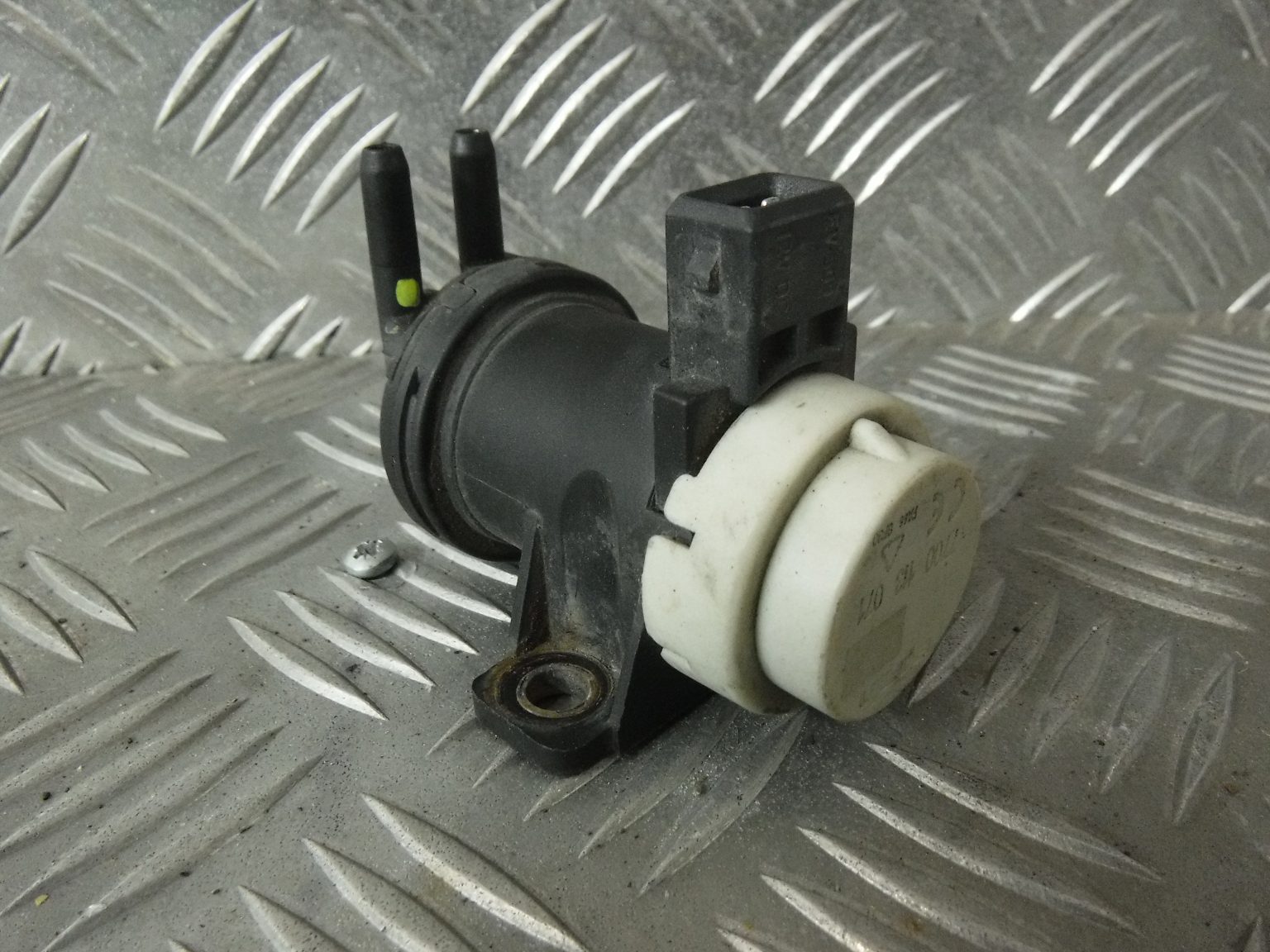 IVECO DAILY 2.3/3.0 DPF PRESSURE SENSOR – FITS 2011+ – Van Services Ltd