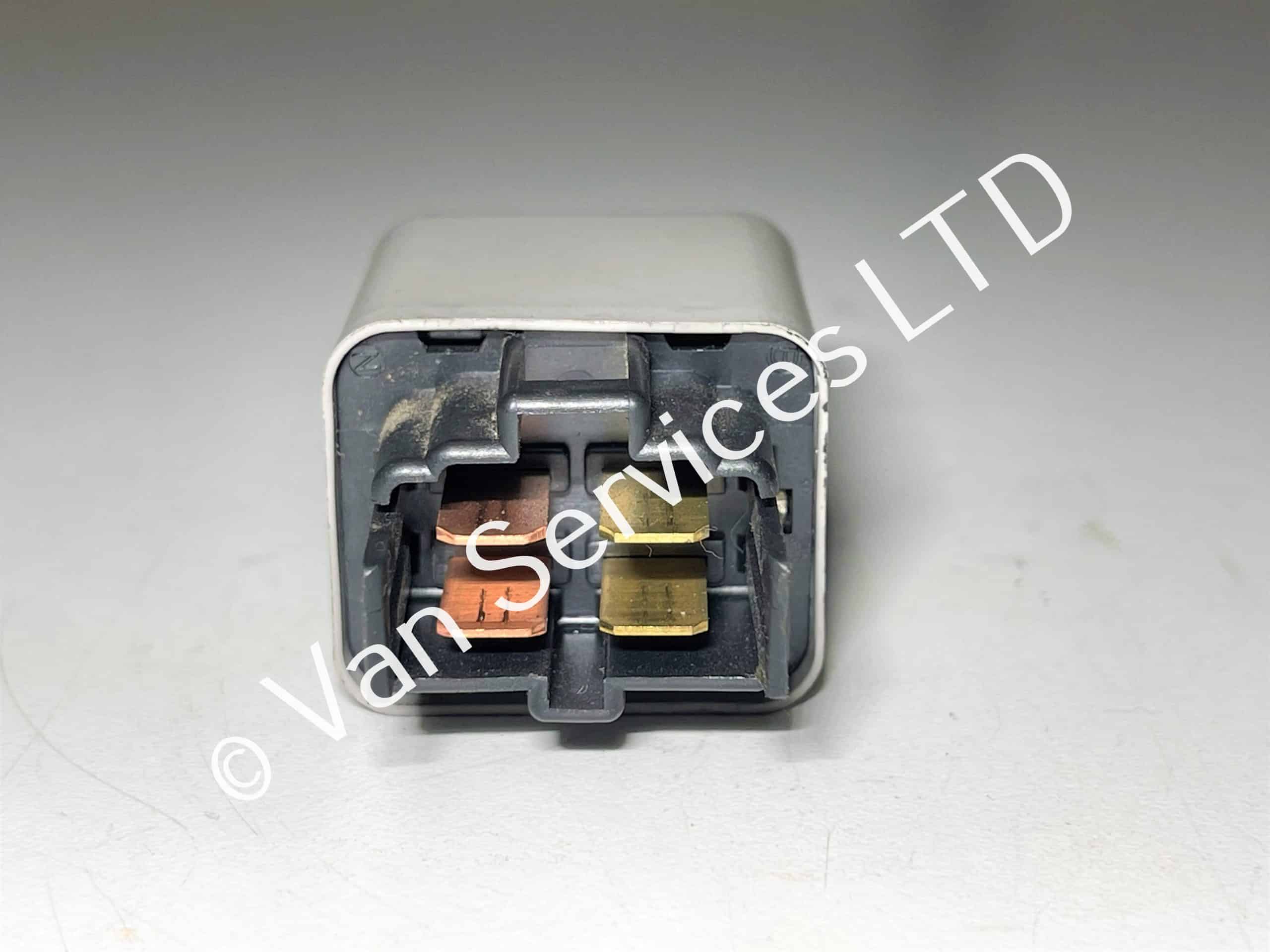 Genuine Mitsubishi Canter 7.5Ton 24v 10Amp Omron Relay MC897148 1998 ...