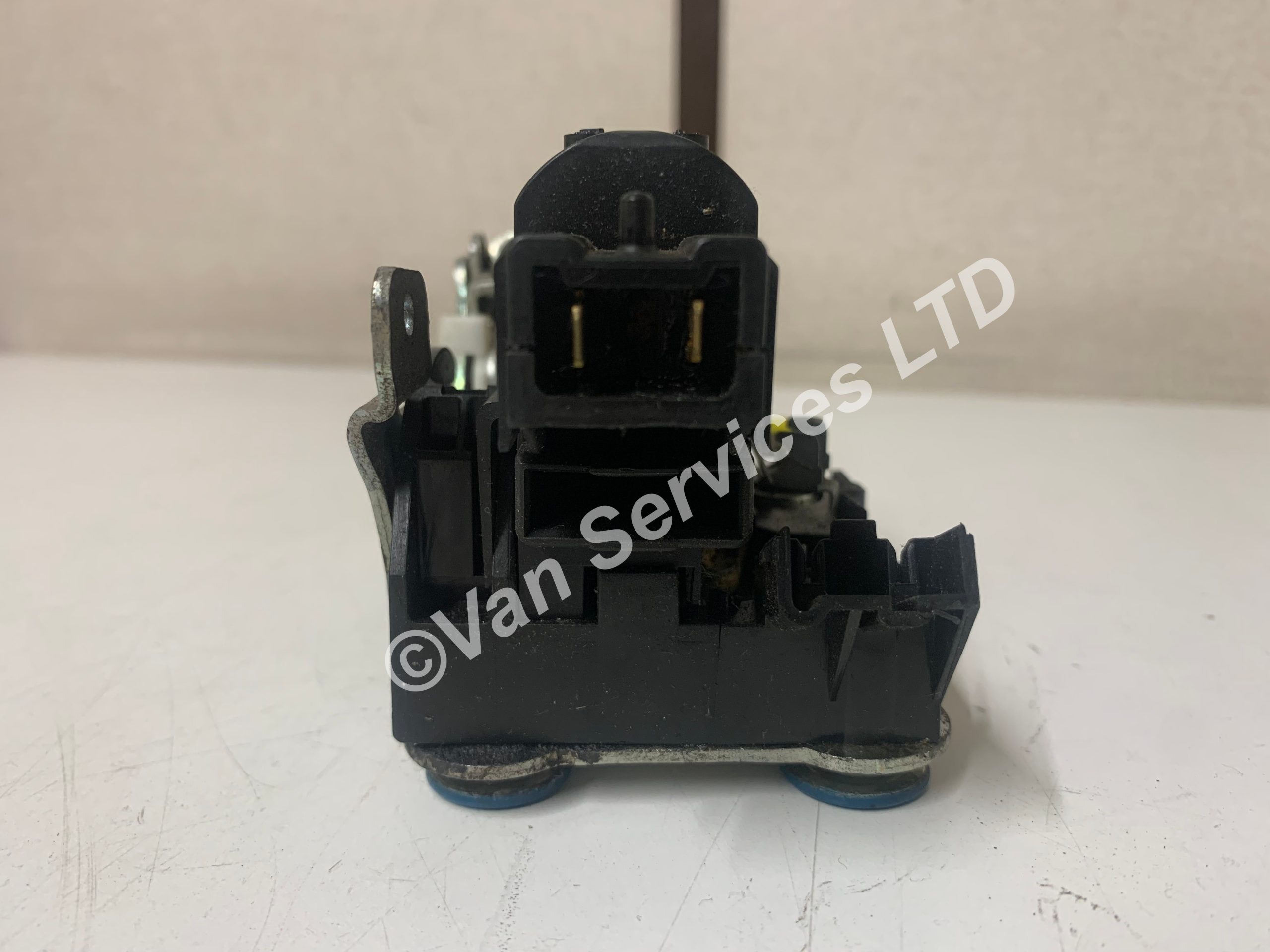 IVECO DAILY NS FRONT DOOR LOCK – FITS 2012+ – Van Services Ltd