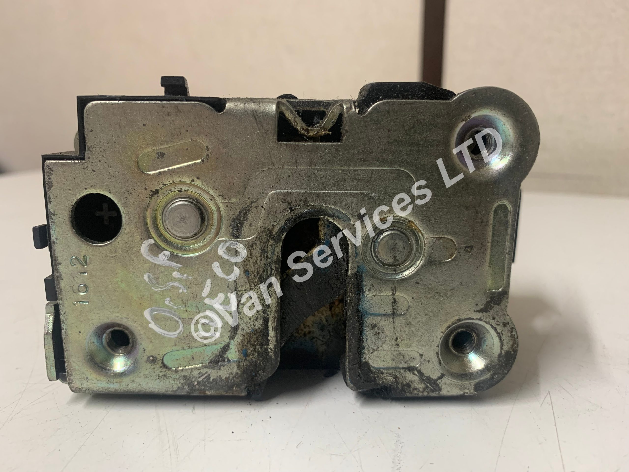 IVECO DAILY OS FRONT DOOR LOCK – FITS 2012+ – Van Services Ltd